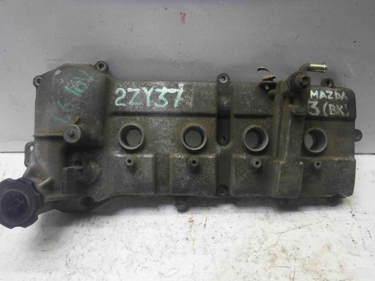 Крышка головки блока (клапанная) Mazda 3 BK (2003—2006) zj2010220
