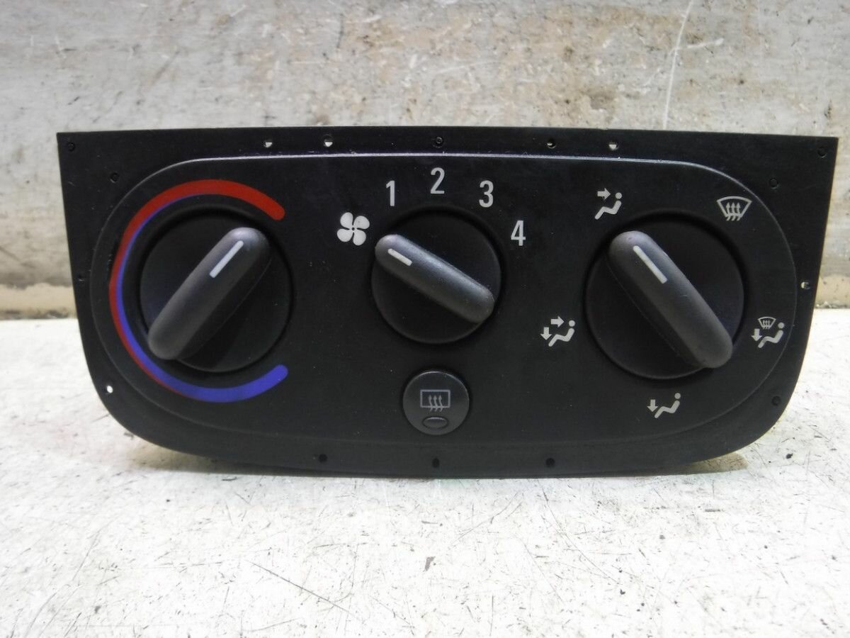 Блок управления отопителем Opel Corsa C рестайлинг (2003—2006) 1822041