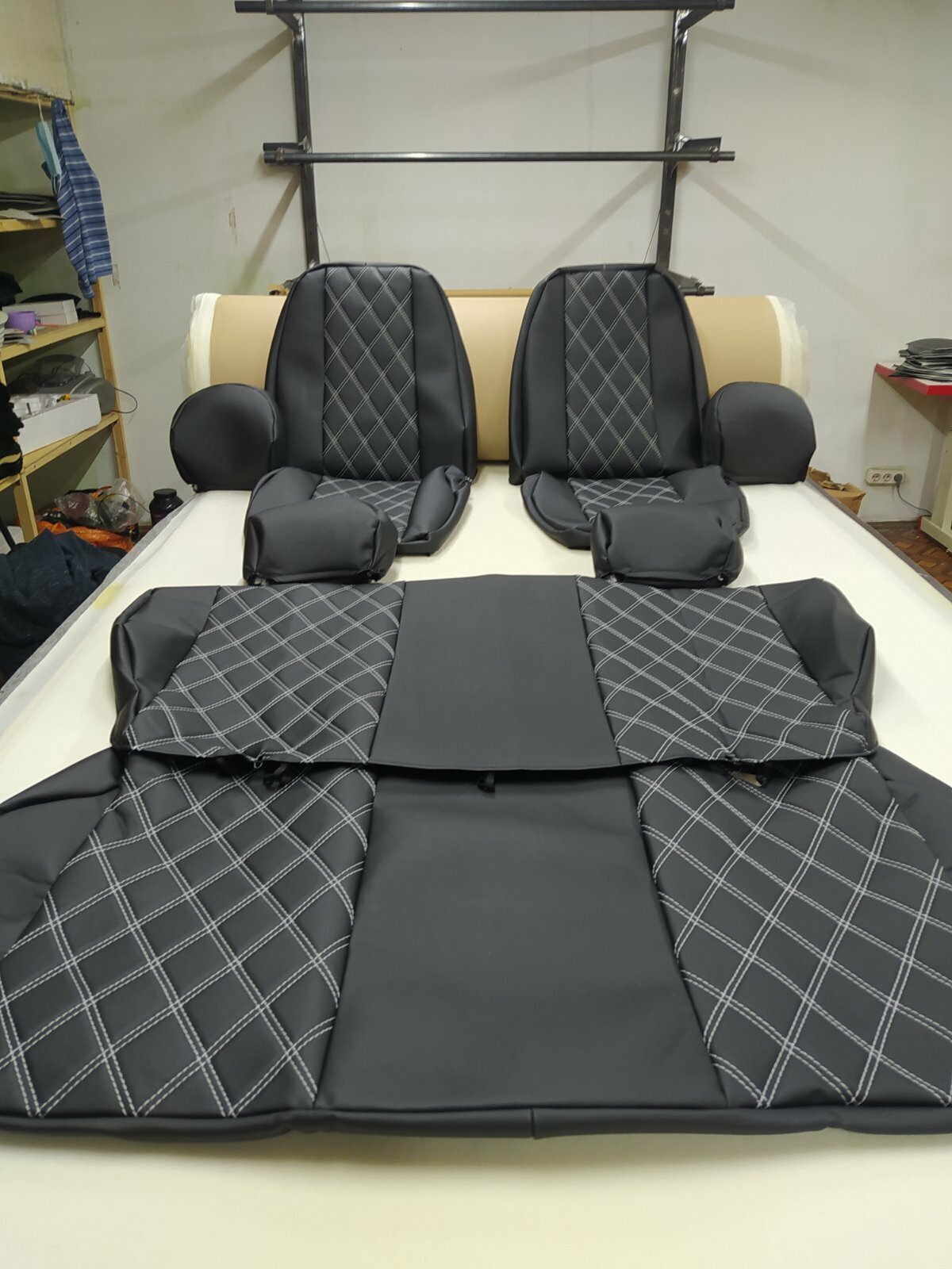 Модельные авточехлы на Lada Samara (2108-2109-2113-2114-2115-21199), черные с белым ромбом