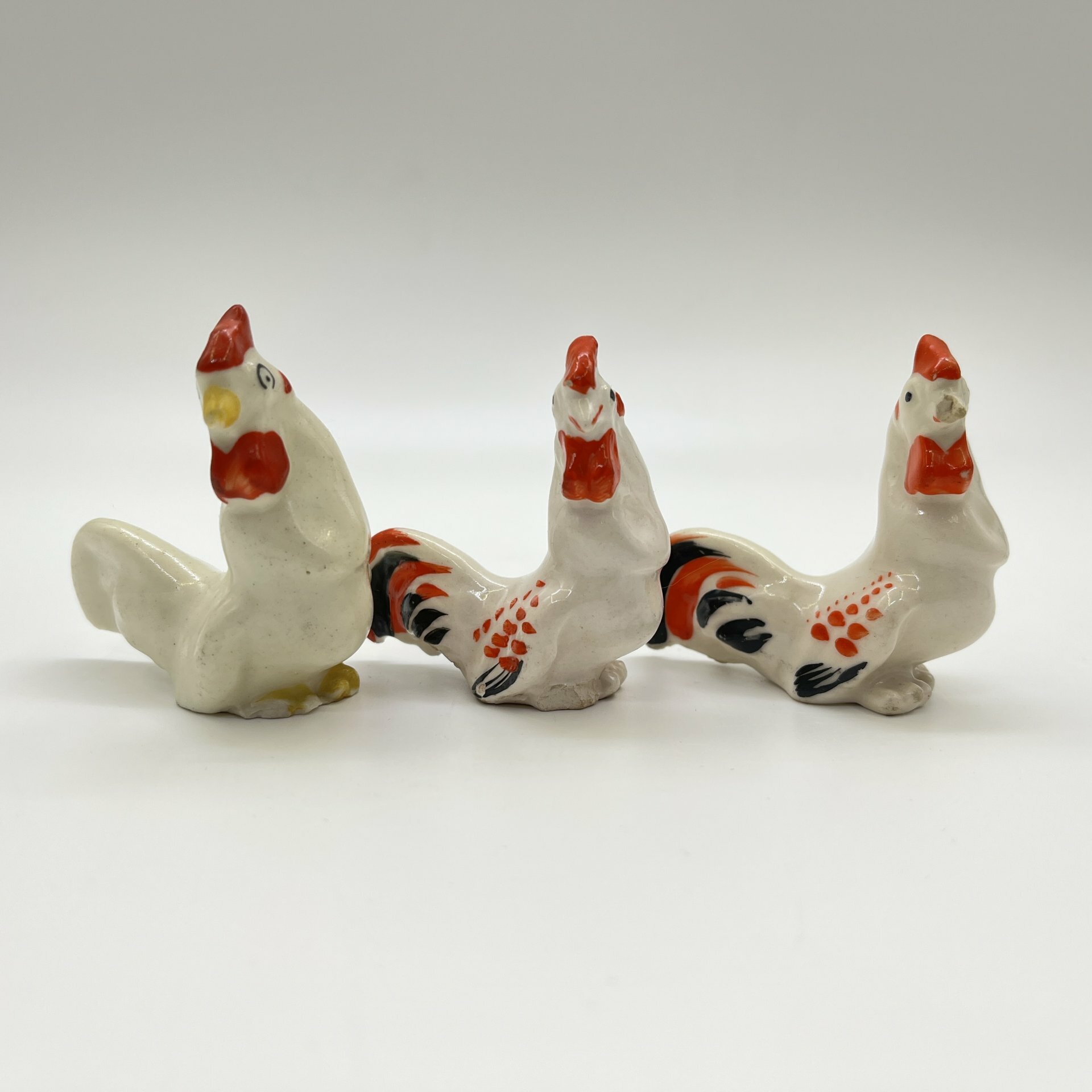 Набор из 3-х статуэток "Петушок" (под реставрацию), фарфор, роспись