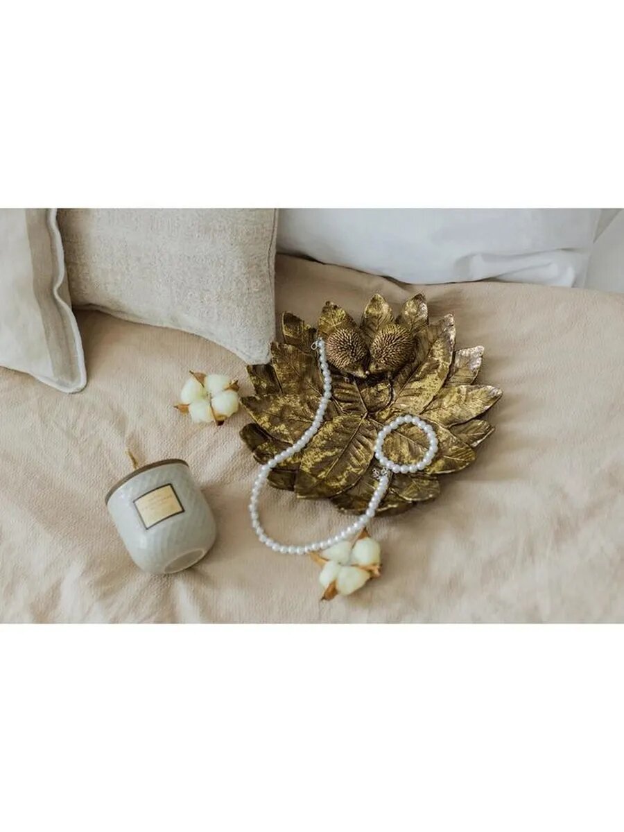 Элегантная фигурная конфетница с ежами и листьями