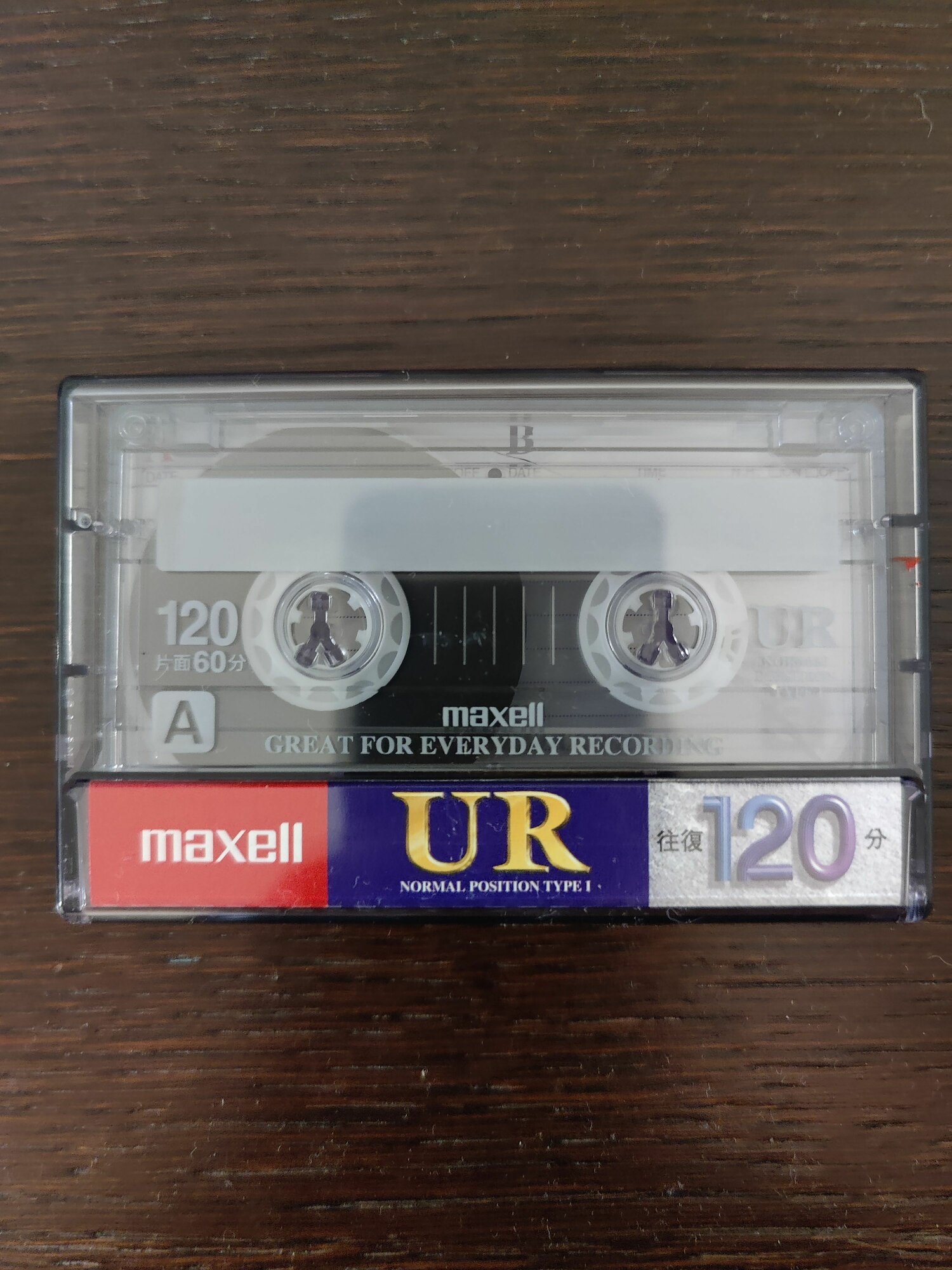Аудиокассета из блока MAXELL UR-120