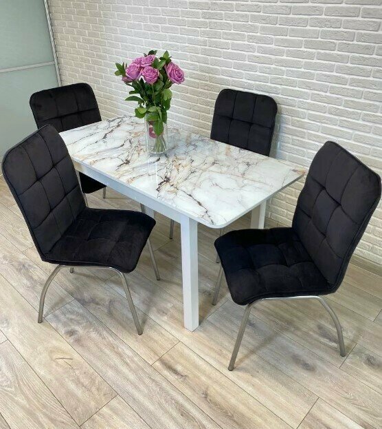 Кухонный стол стеклянный и стулья, обеденная группа.