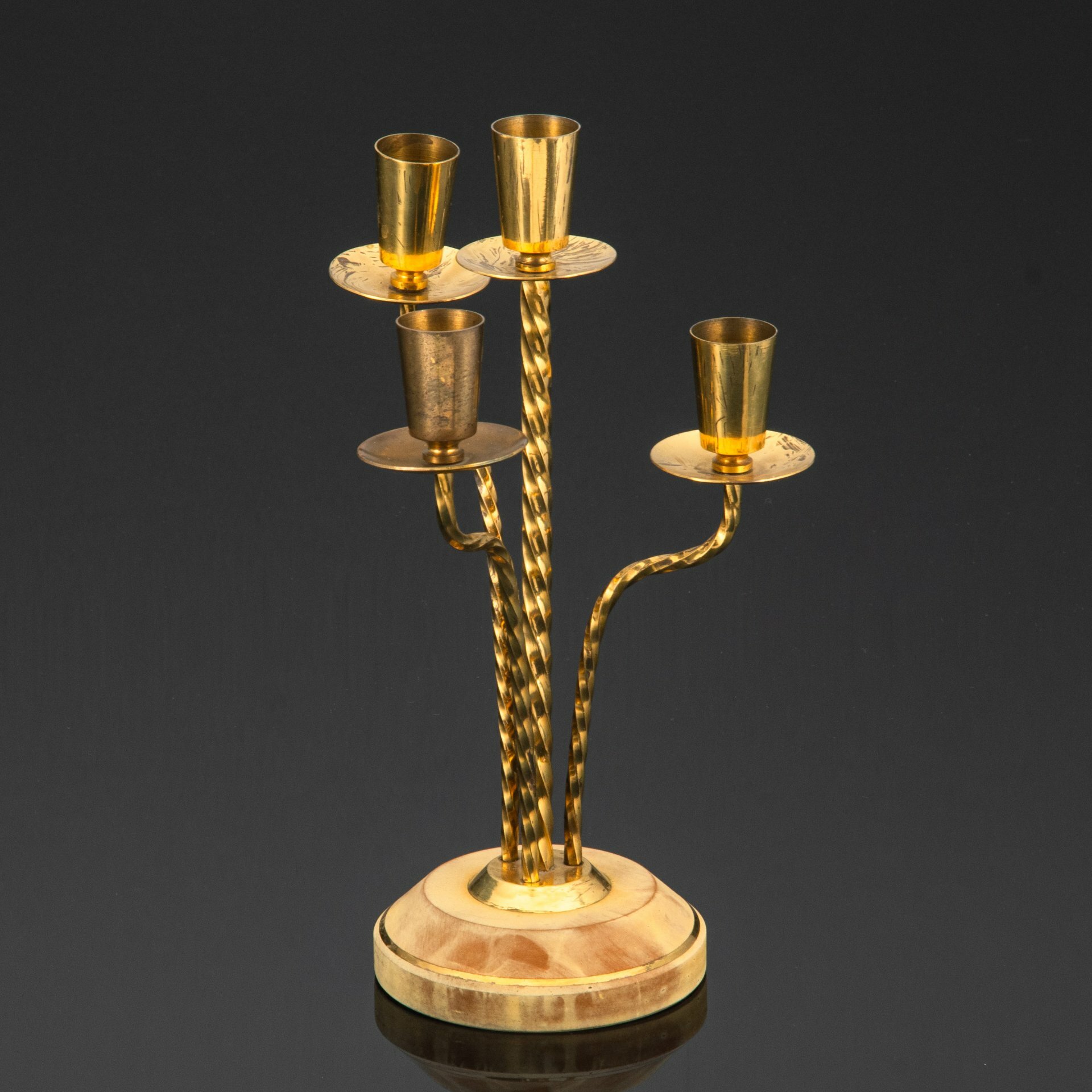 Подсвечник с витыми ножками (на 4 свечи), латунь, композитный материал, Европа