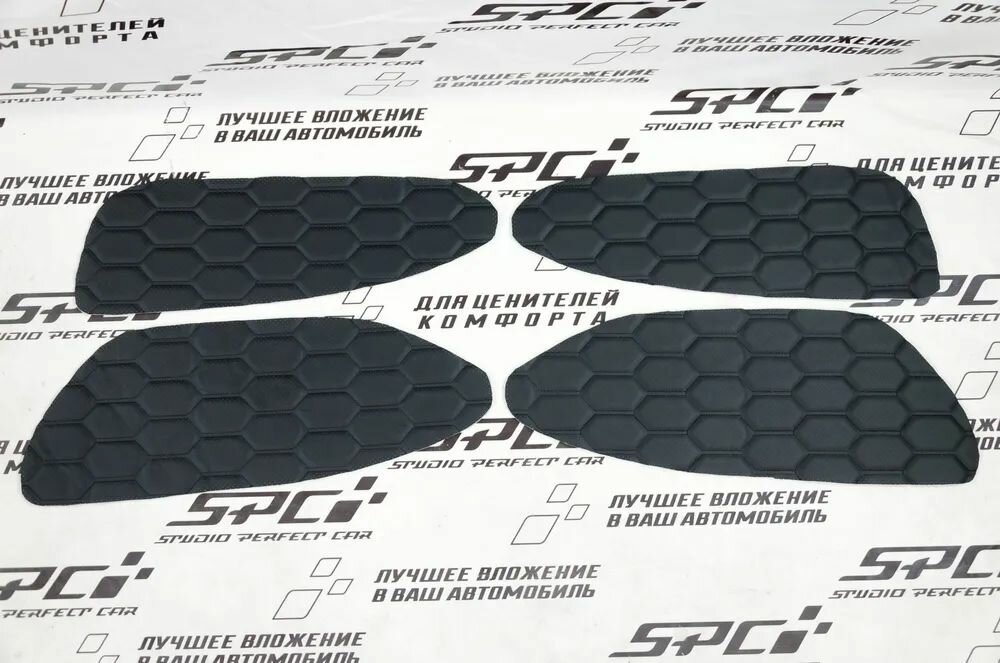 Вставки в дверные карты из экокожи на Lada Vesta/Лада Веста, черная перфорация с черными сотами