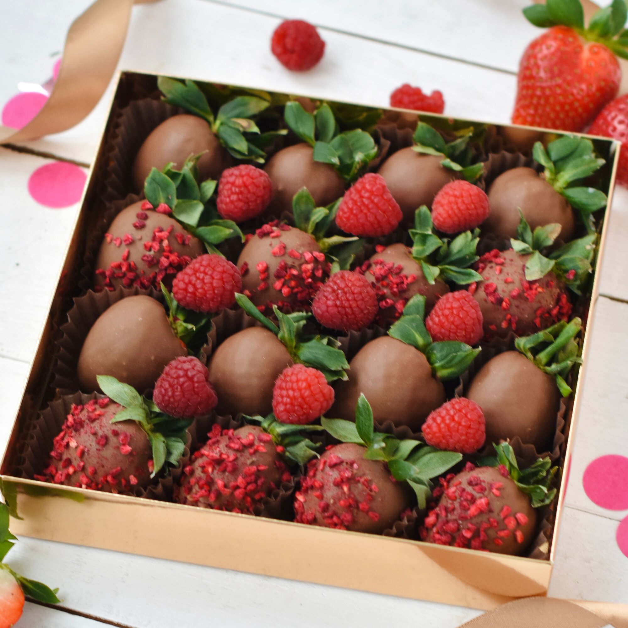 Набор клубники в шоколаде «Малиновый рай », 16-25 шт сладкий комплимент, подарок девушке