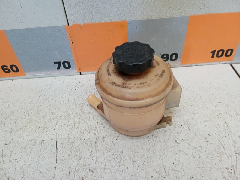 Б/У бачок ГУР, Хендай Верна Бачок гидроусилителя Hyundai Verna 1999 259284 Hyundai-KIA арт. 5715025500