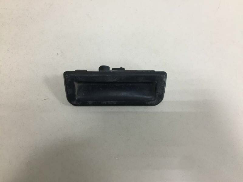 Кнопка открывания багажника Skoda Rapid 2012-2020 кат.номер: 6V0827566