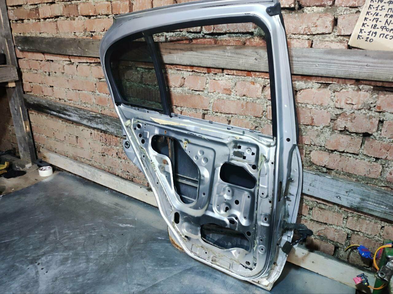 Дверь задняя левая Nissan Almera N16 2000