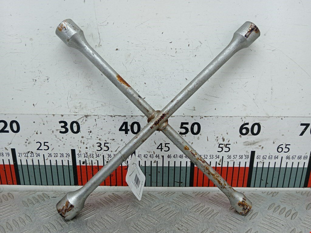 Ключ баллонный Volvo XC70 2 арт. 2146933