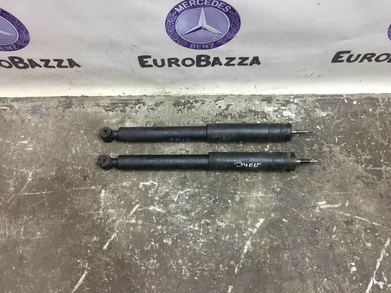 Передний амортизатор Mercedes W208 A2083201230