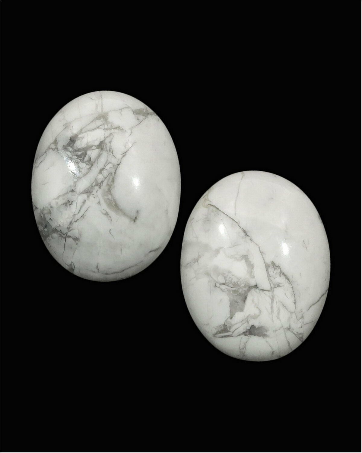 Магнезит (пара), кабошон из минерала, размер: 23х18х5 мм, натуральный камень.