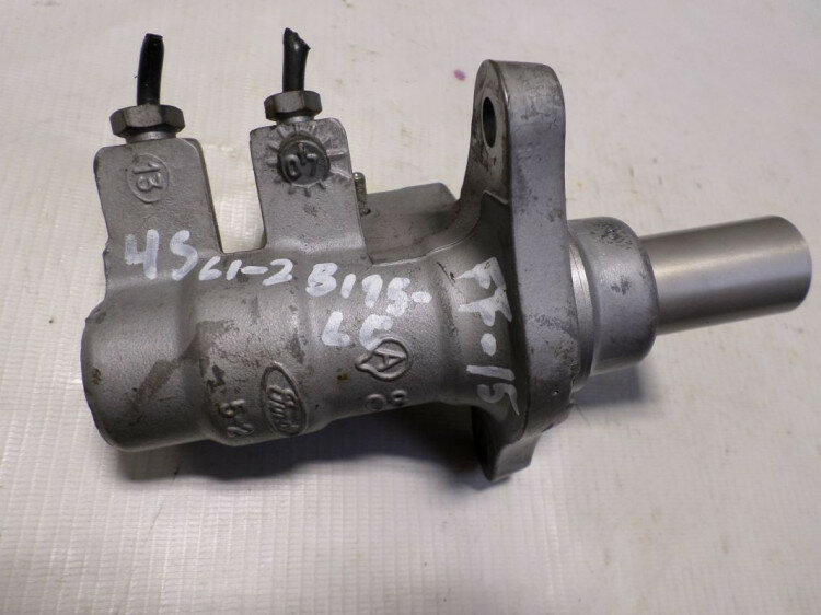 Цилиндр тормозной Главный 295G7 4S612B195LC 1735963 1146128 Форд Фиеста 5 FF-15 от праворукой