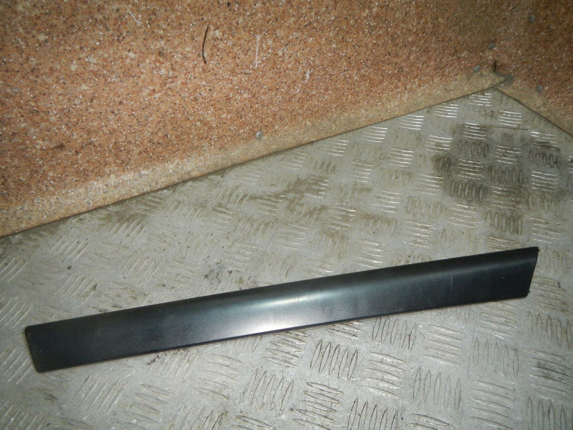 Б/У Накладка двери, BMW (БМВ)-3 (E46) (98-05) BMW 3 (E46) (98-05) обшивки передней левой Мелкие царапины 368322 BMW арт. ...