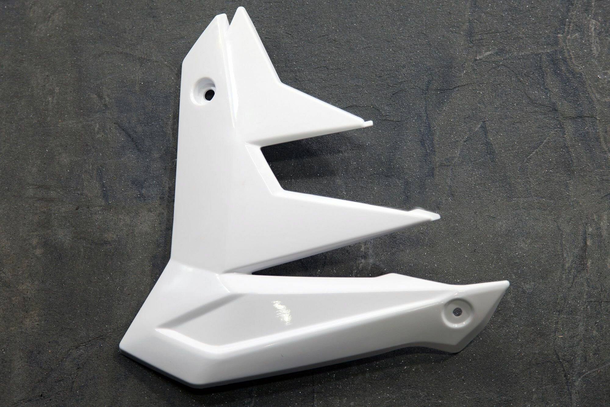 Облицовка передняя правая белый BSE Z3