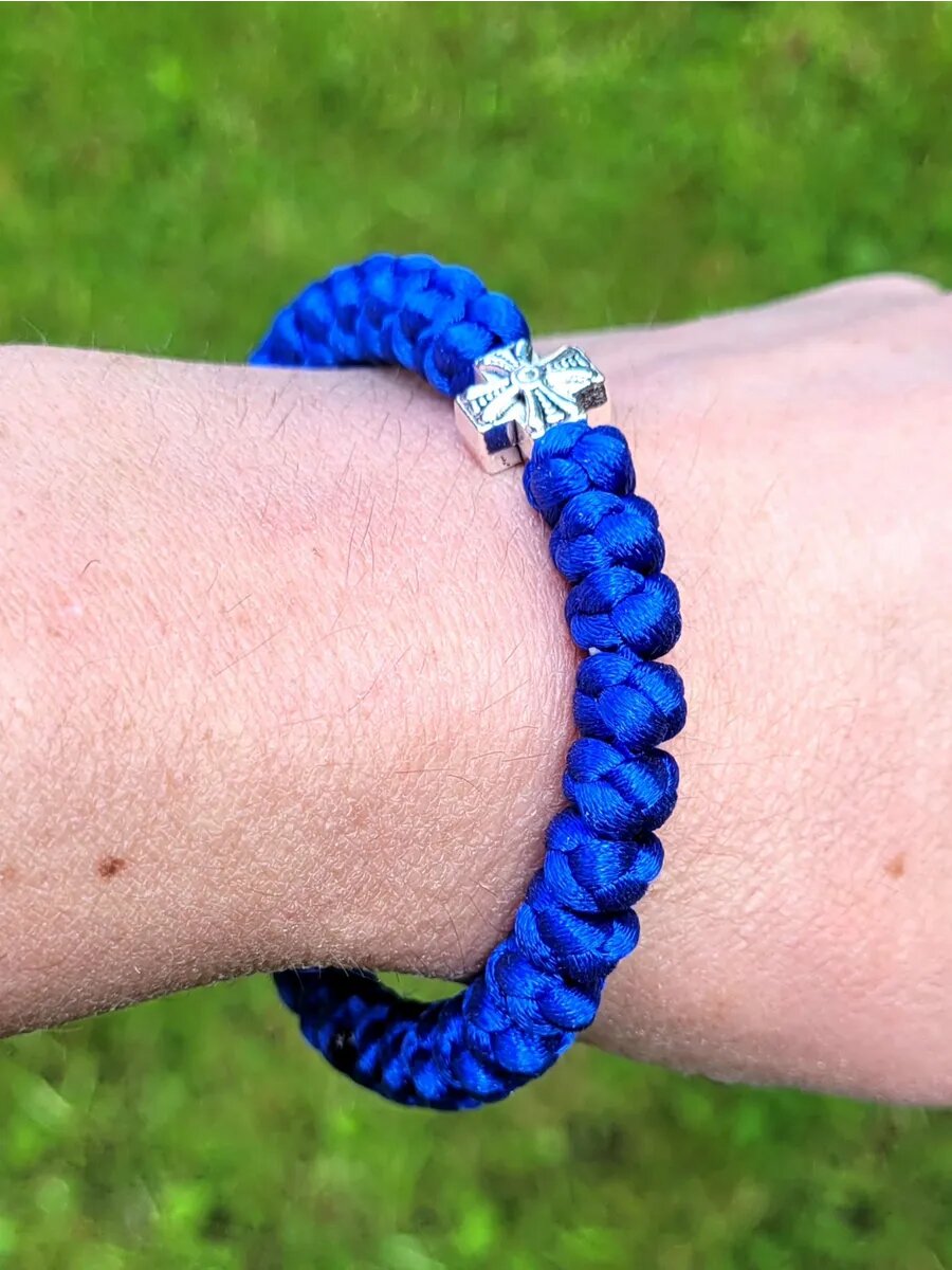 Плетеный браслет