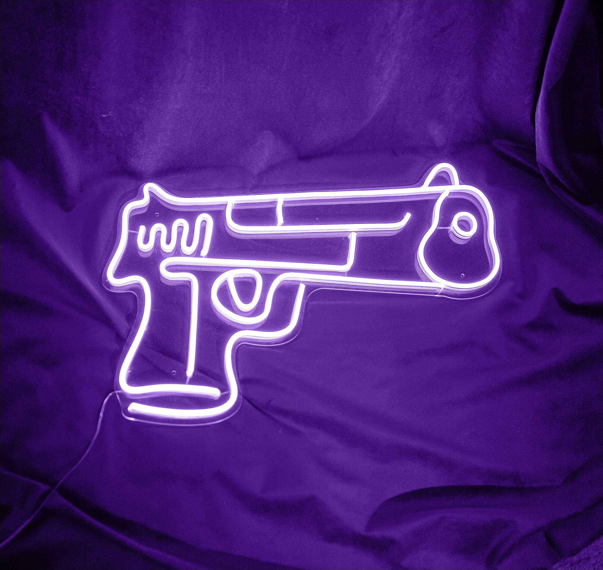Светильник неоновый Пистолет, 50х25 см, фиолетовый