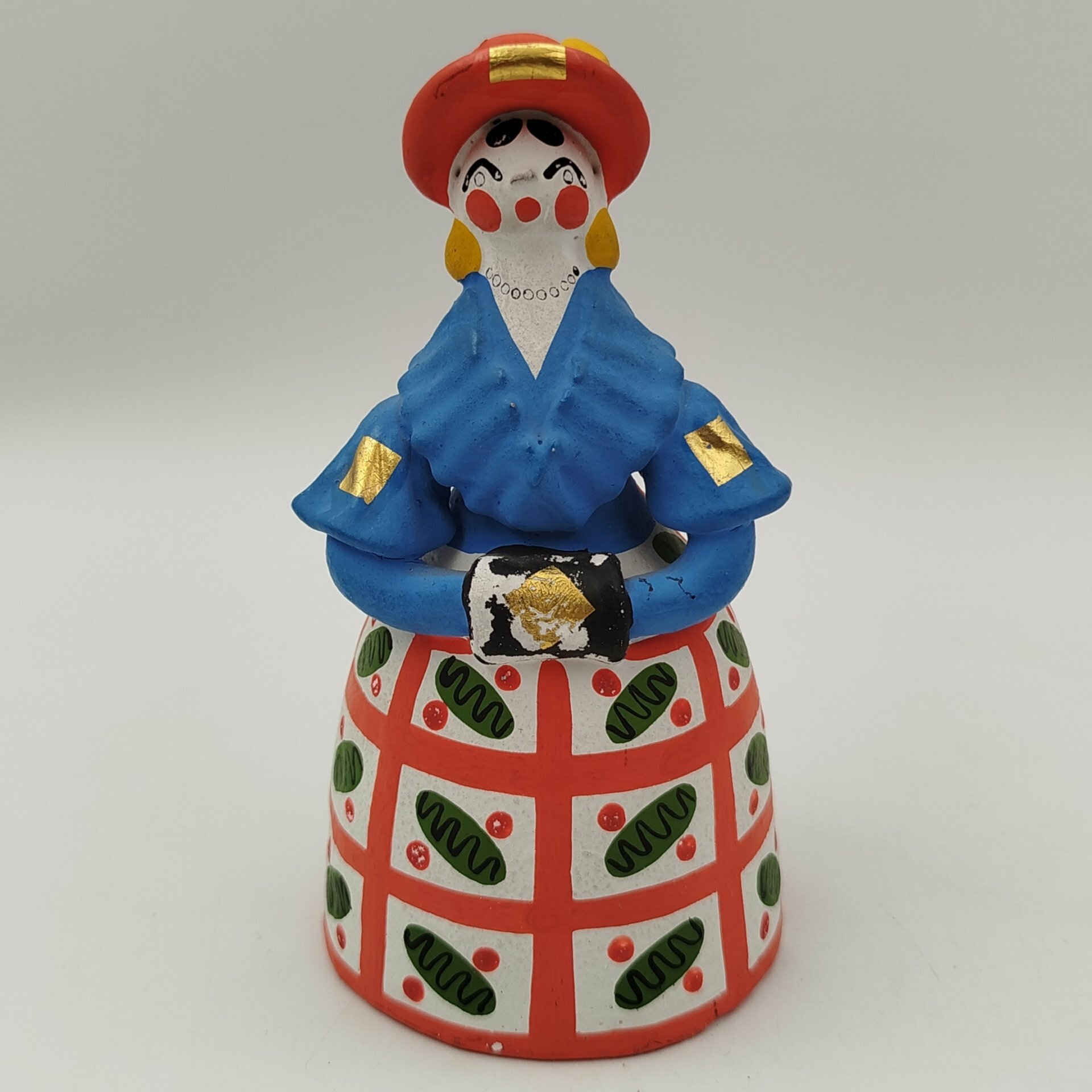 Игрушка "Барыня с муфтой", этикетка магазина "Березка", глина, лепка, роспись