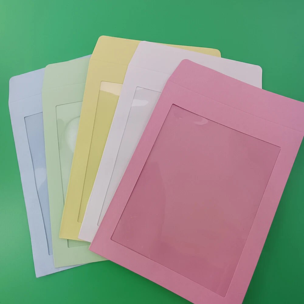 Цветной квадратный бумажный конверт 22x17 см. Розовый прямоугольный бумажный пакет с прозрачным окном. Бумажный пакет формата А5. для канцелярских принадлежностей.