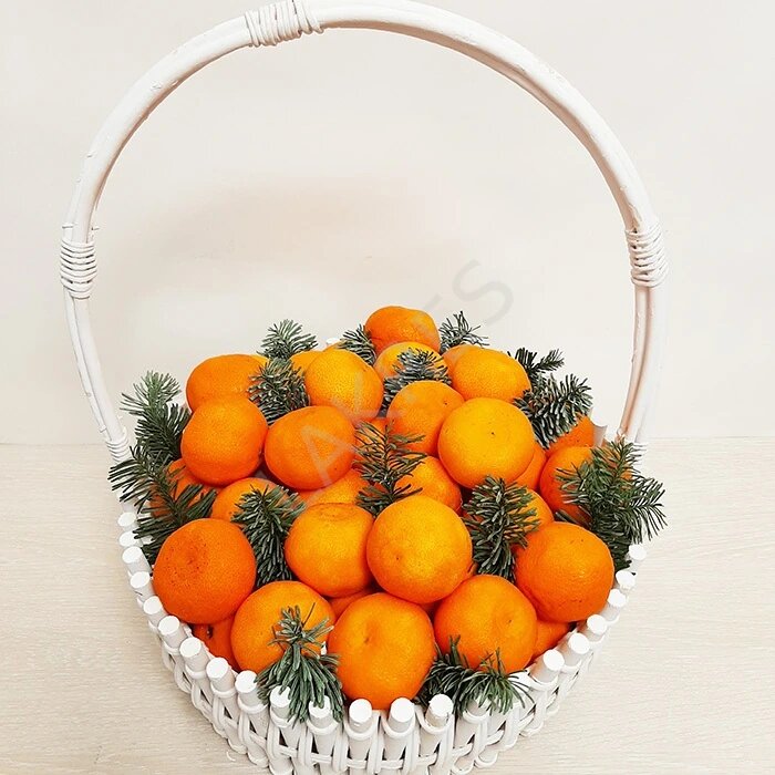 Корзина с мандаринами