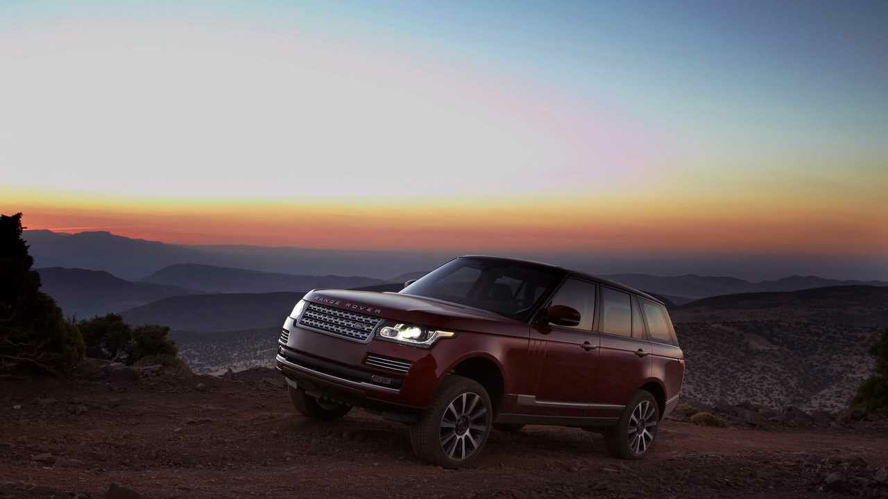 Картина на холсте 60x110 LinxOne "Land rover 2013 range rover" интерьерная для дома / на стену / на кухню / с подрамником