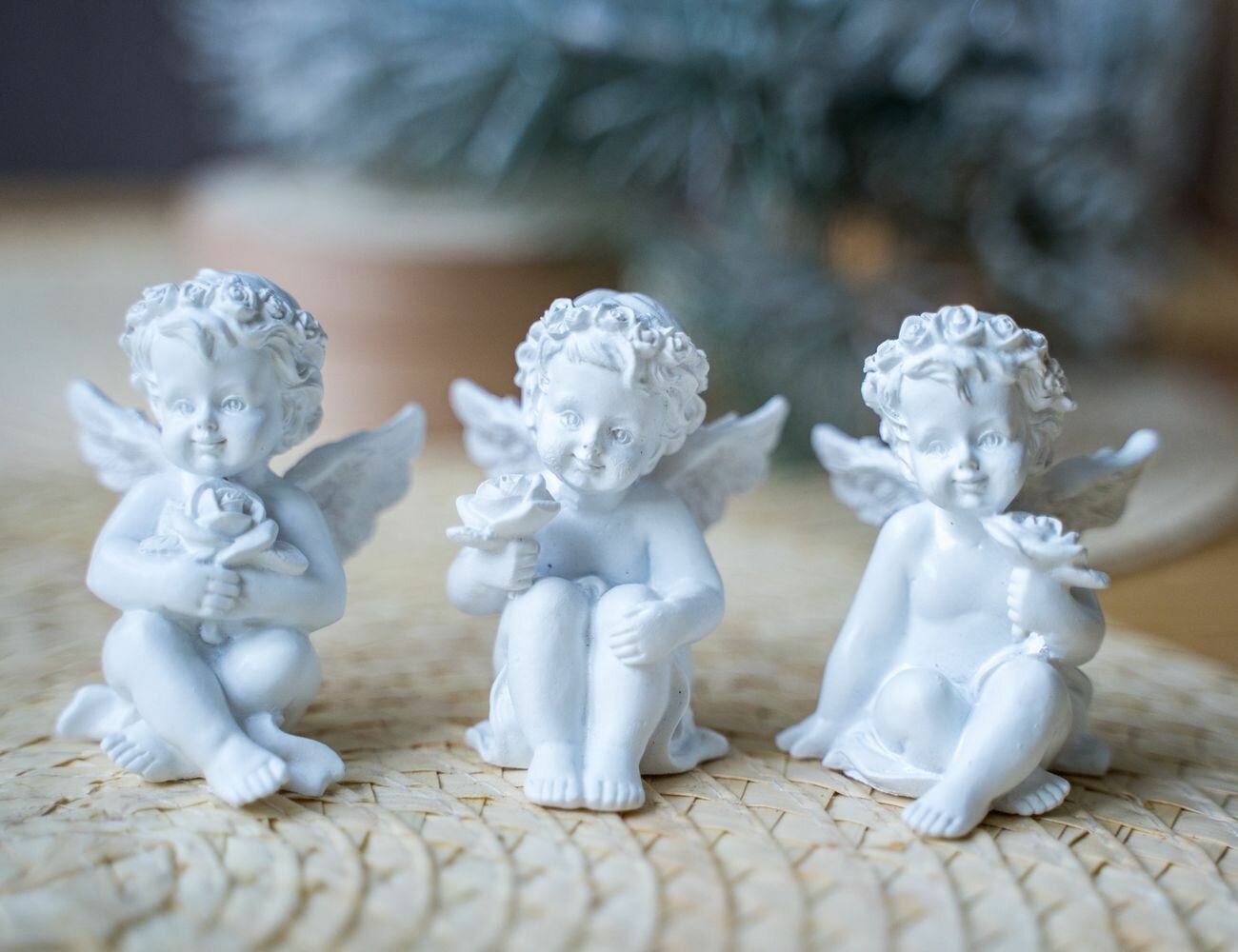 Фигурка в правой руке, полистоун, 6.5 см