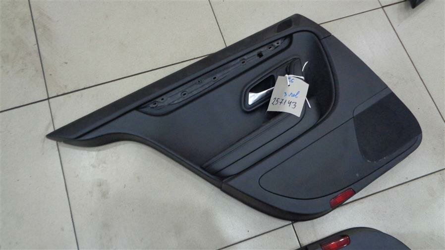 Обшивка двери задней левой от Volkswagen Passat CC 2008-2016