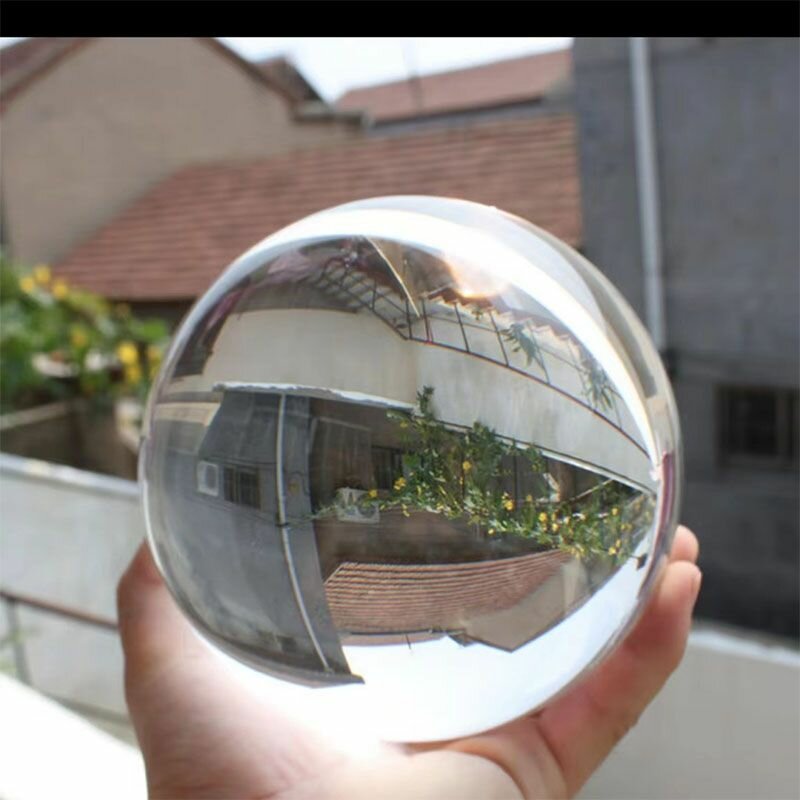 Прозрачный хрустальный стеклянный шар, используемый для гадания по фотографии и магических шоу