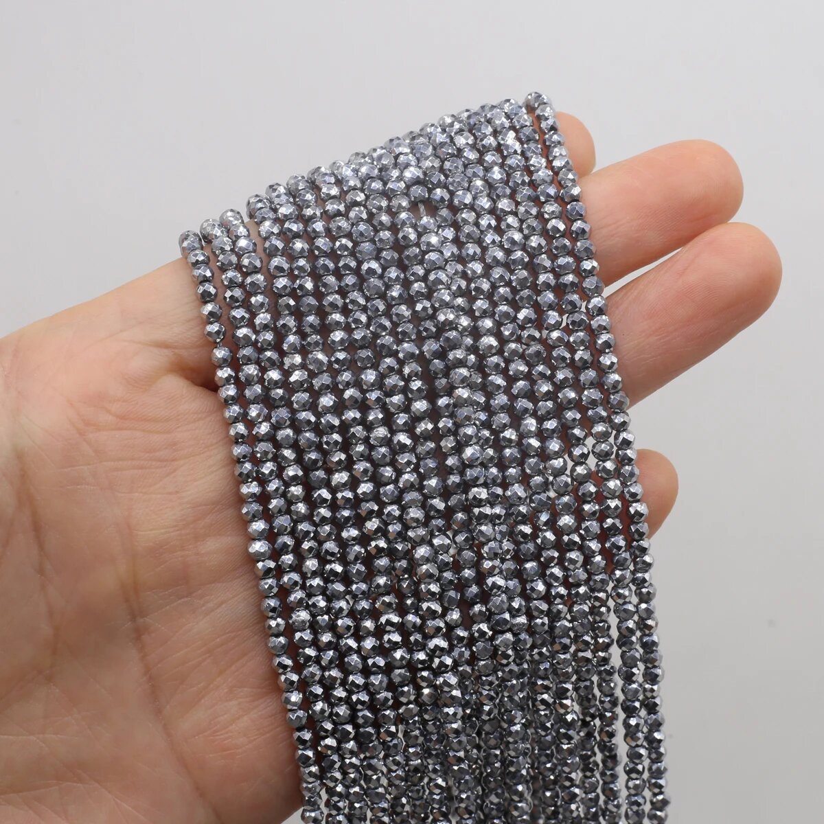 Бусины из натурального камня и шпинели 3 мм Grey