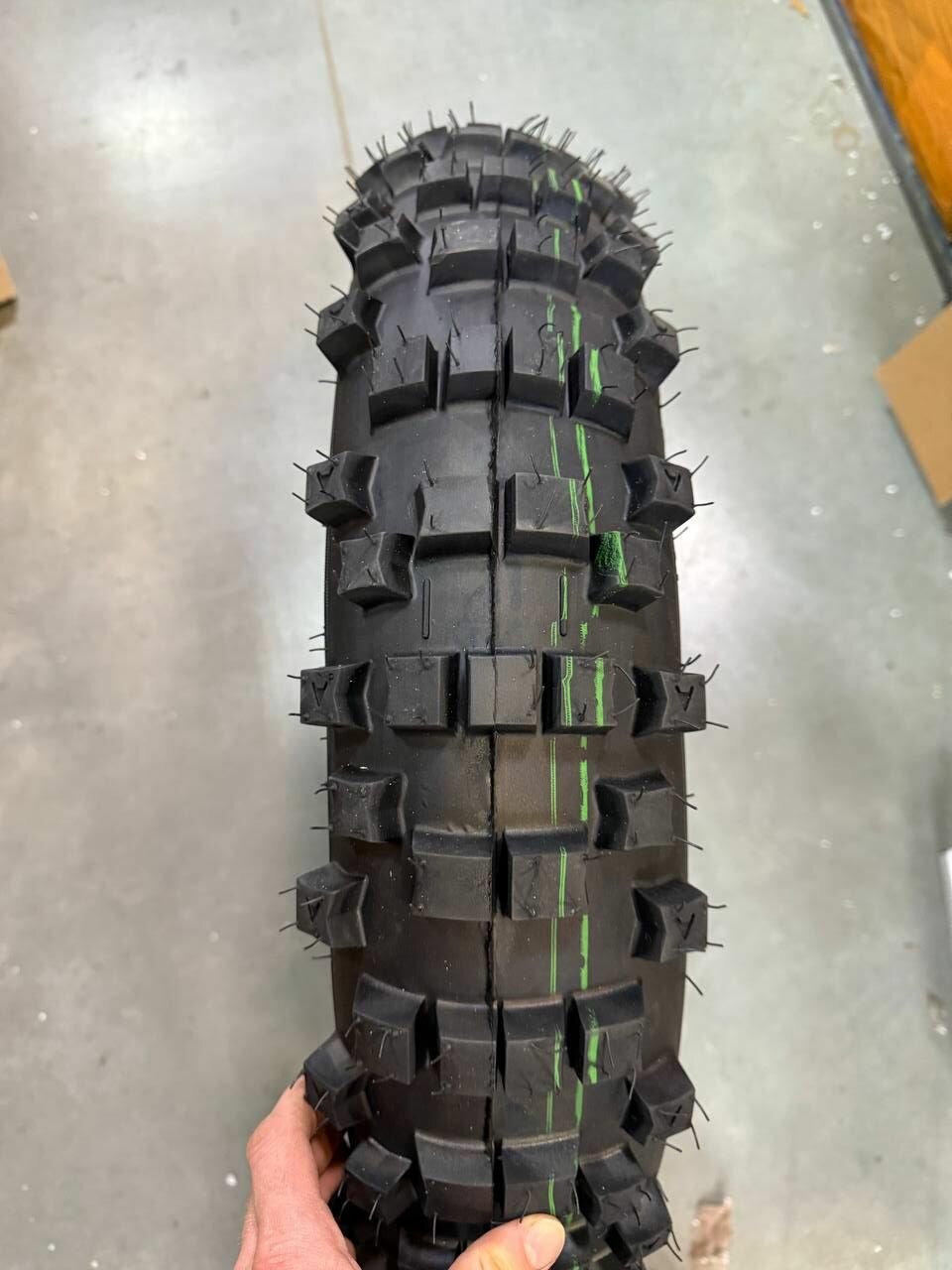 Gummy покрышка Мотошины 140/80 R18