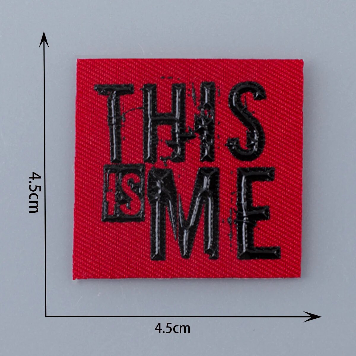 Красные этикетки "THIS IS ME" smile011 4.5x4.5 см