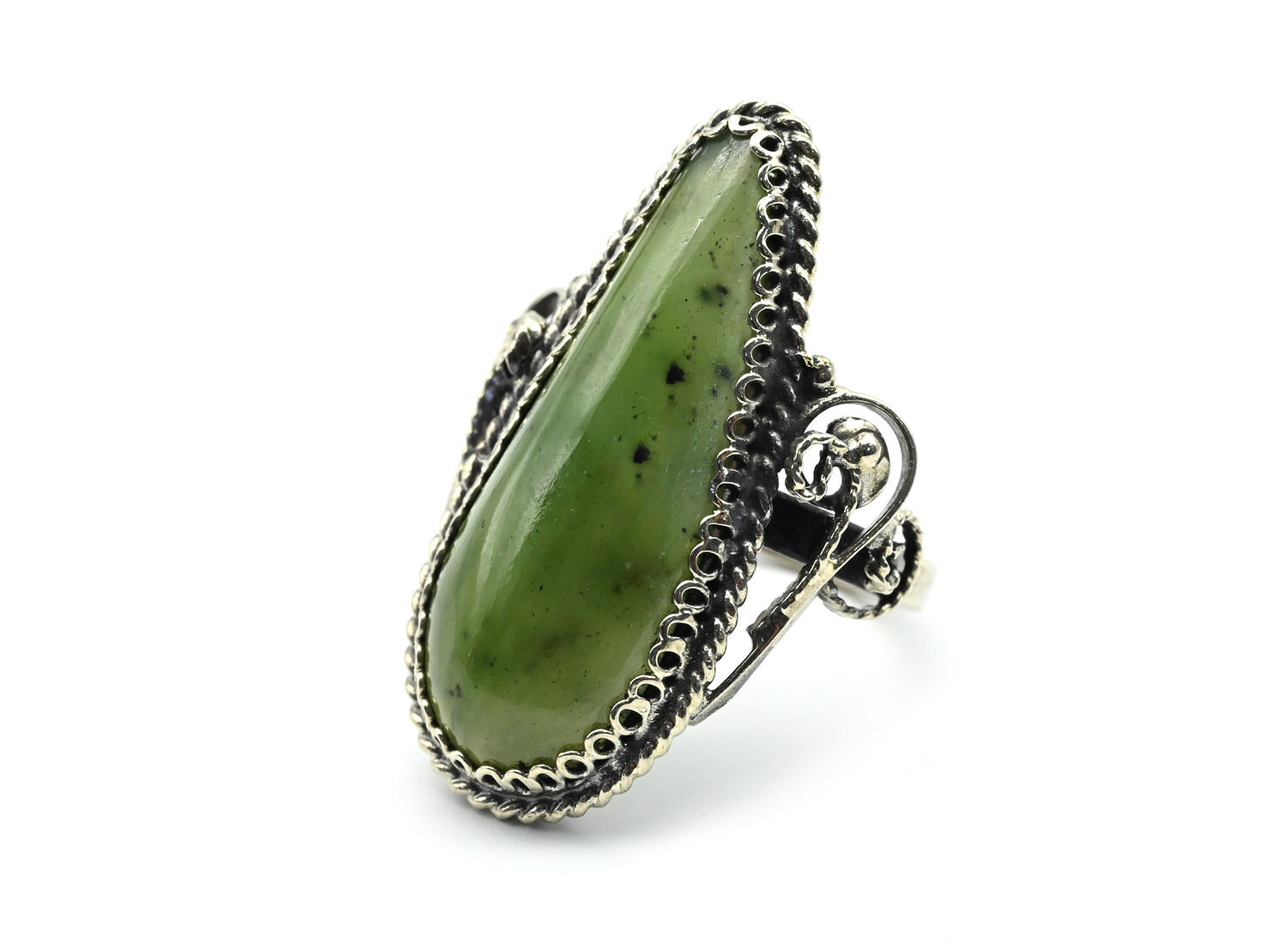 Кольцо, нефрит