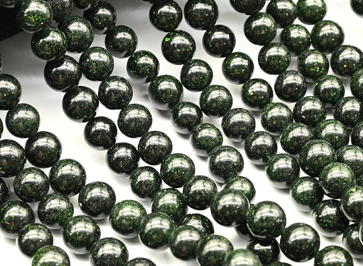 Бусины из авантюрина зеленого шарик 8мм, 37см, 48 бусин .