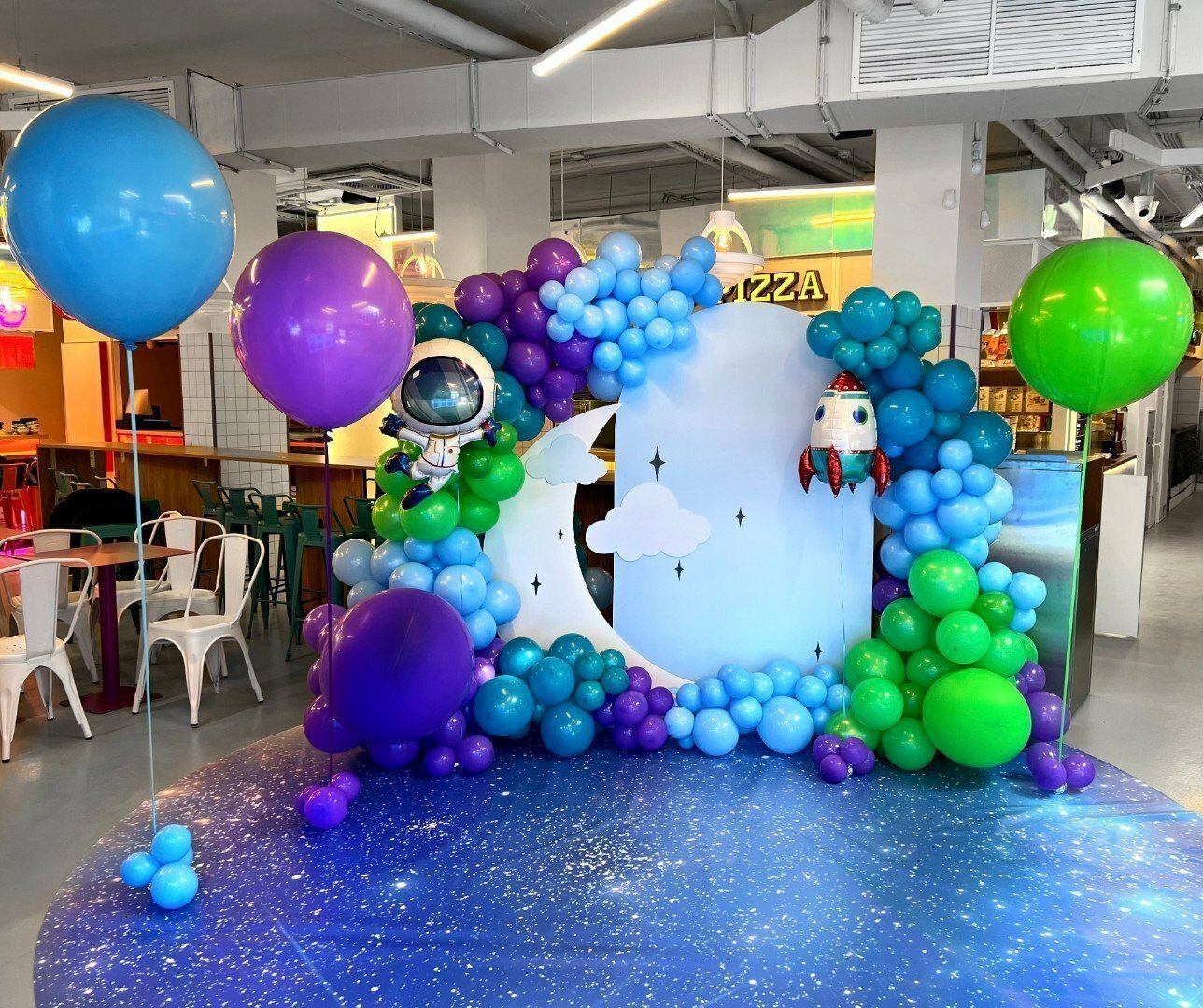 Фотозона из шаров «Космос»