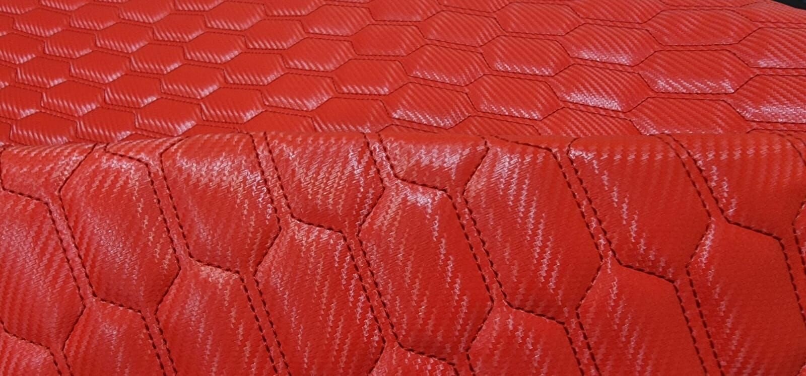 Экокожа CARBON стеганая, триплированая , цв. Красный, Стёжка Соты цв. нити Красный 68*123 см
