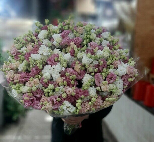 Букет Well Flowers, эустома, 55 см, 101 цветок, круглый, букет свежих цветов