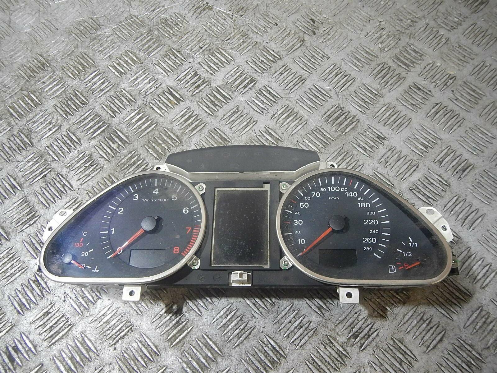 Б/У Панель приборов, Audi (Ауди)-Q7 (4L) (05-) AUDI Q7 (4L) (05-15) 3.6 BHK Без повреждений. 334990 VAG арт. 4L0920930S