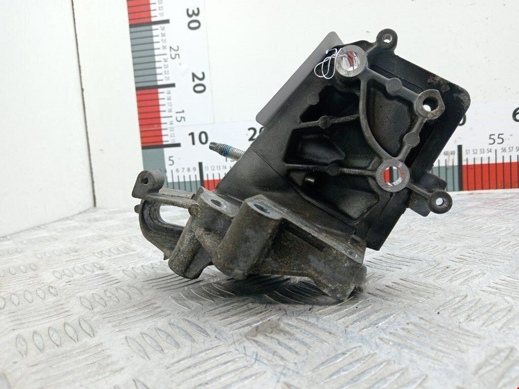 Кронштейн (крепление лапа) двигателя Mazda 2 DY 1461299 арт. 2201211