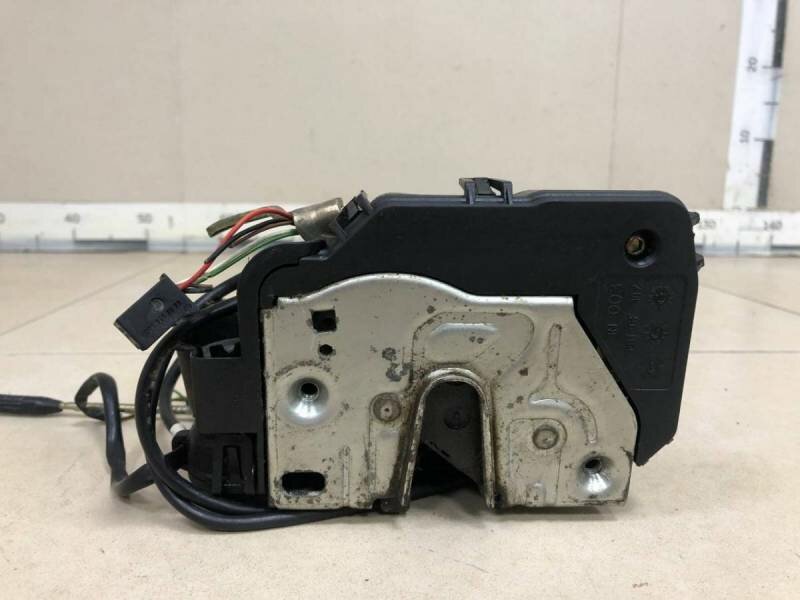 Замок двери передней правой Mercedes-Benz C-Class W203 2000-2007 кат.номер: A2037200235