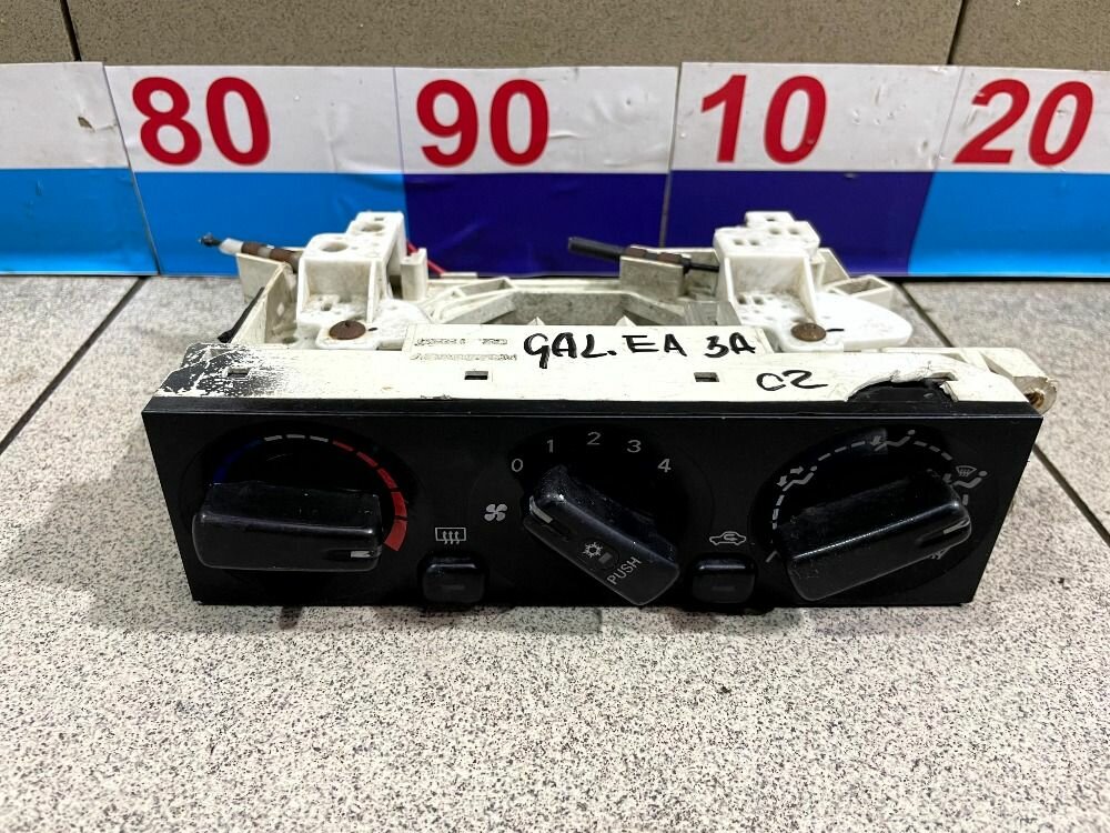 Блок управления отопителем Mitsubishi Galant 8 MR958027