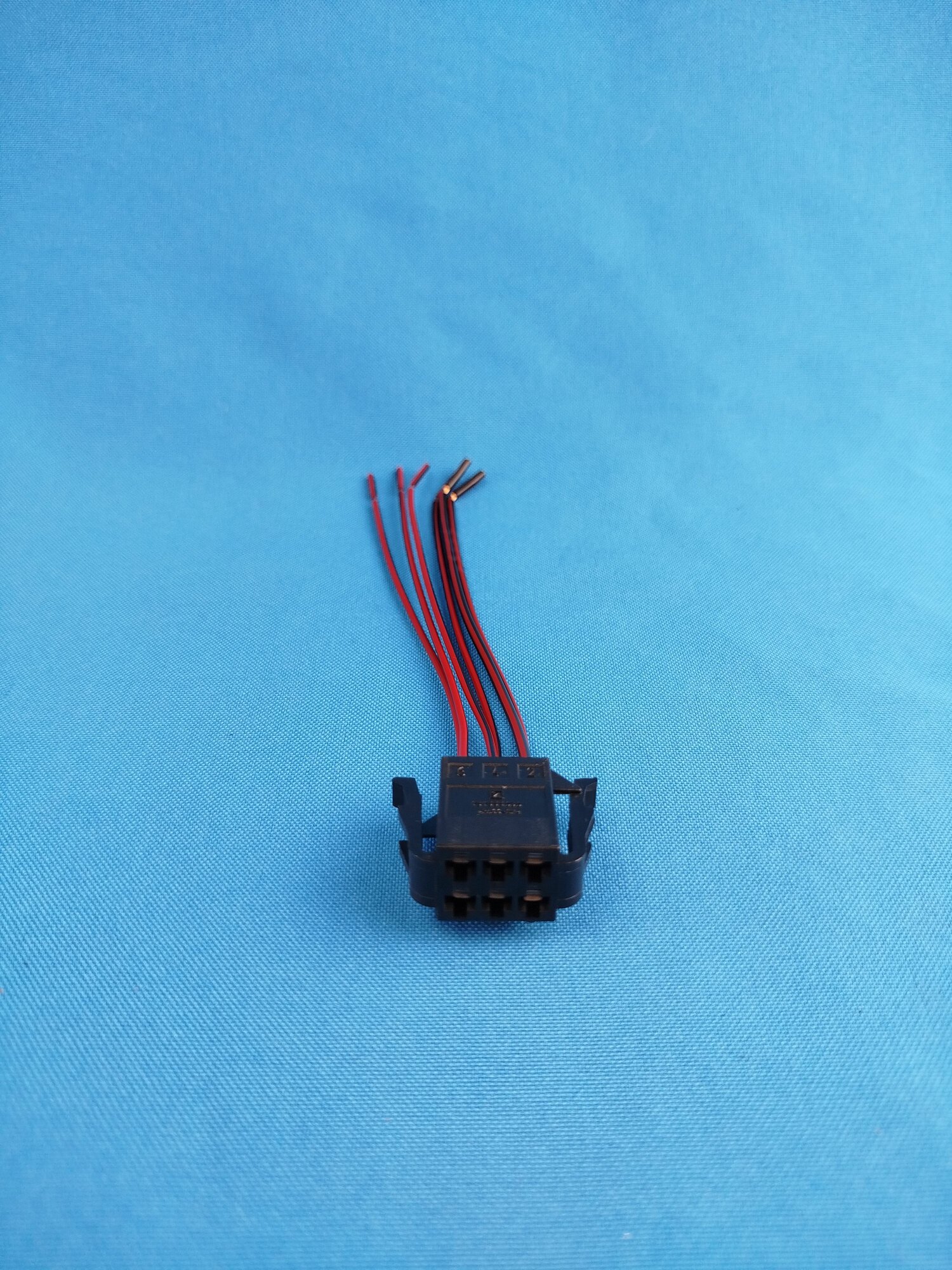 Колодка с проводами "LECAR" для автомобилей ВАЗ 2110-15 к реле противотуманных фонарей задних (негерметичная)