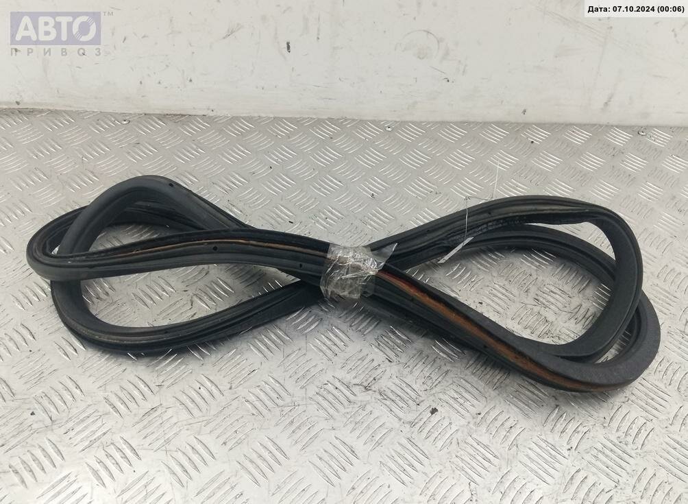 Уплотнитель двери задней правой Volkswagen Polo (1994-1999)