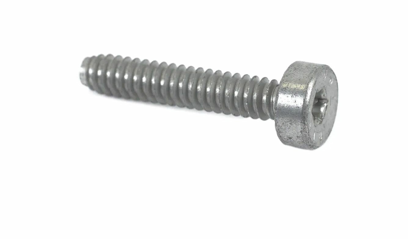 Винт с цилиндрической головкой Stihl D6x32 90754784718