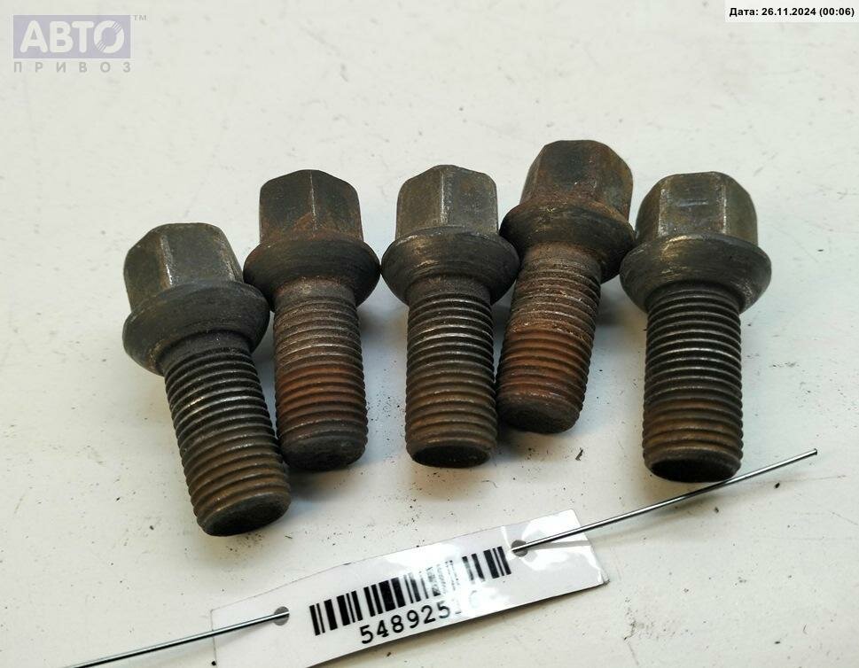 Болт колесный (гайка колесная) Volkswagen Passat B6
