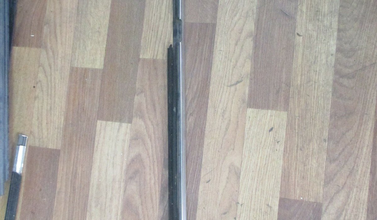 Накладка стекла заднего правого (бархотка) 5-серия E39 BMW 51228185818