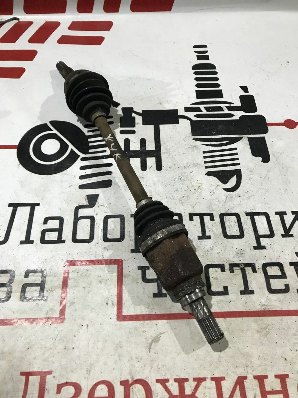 Полуось передняя левая Nissan Juke I (2010—2014) 391011KA0A