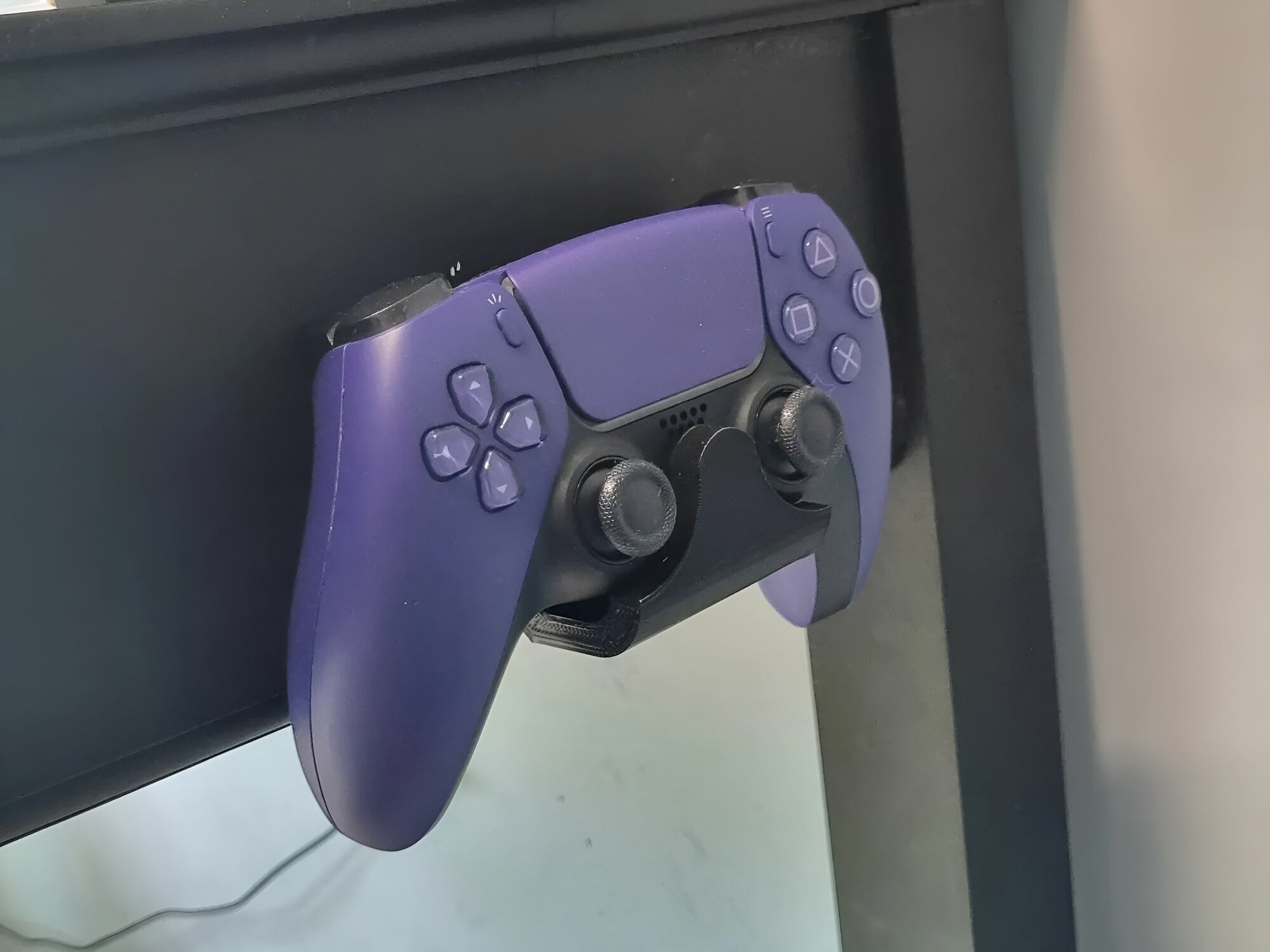 Крепление на стену для контроллера PS5