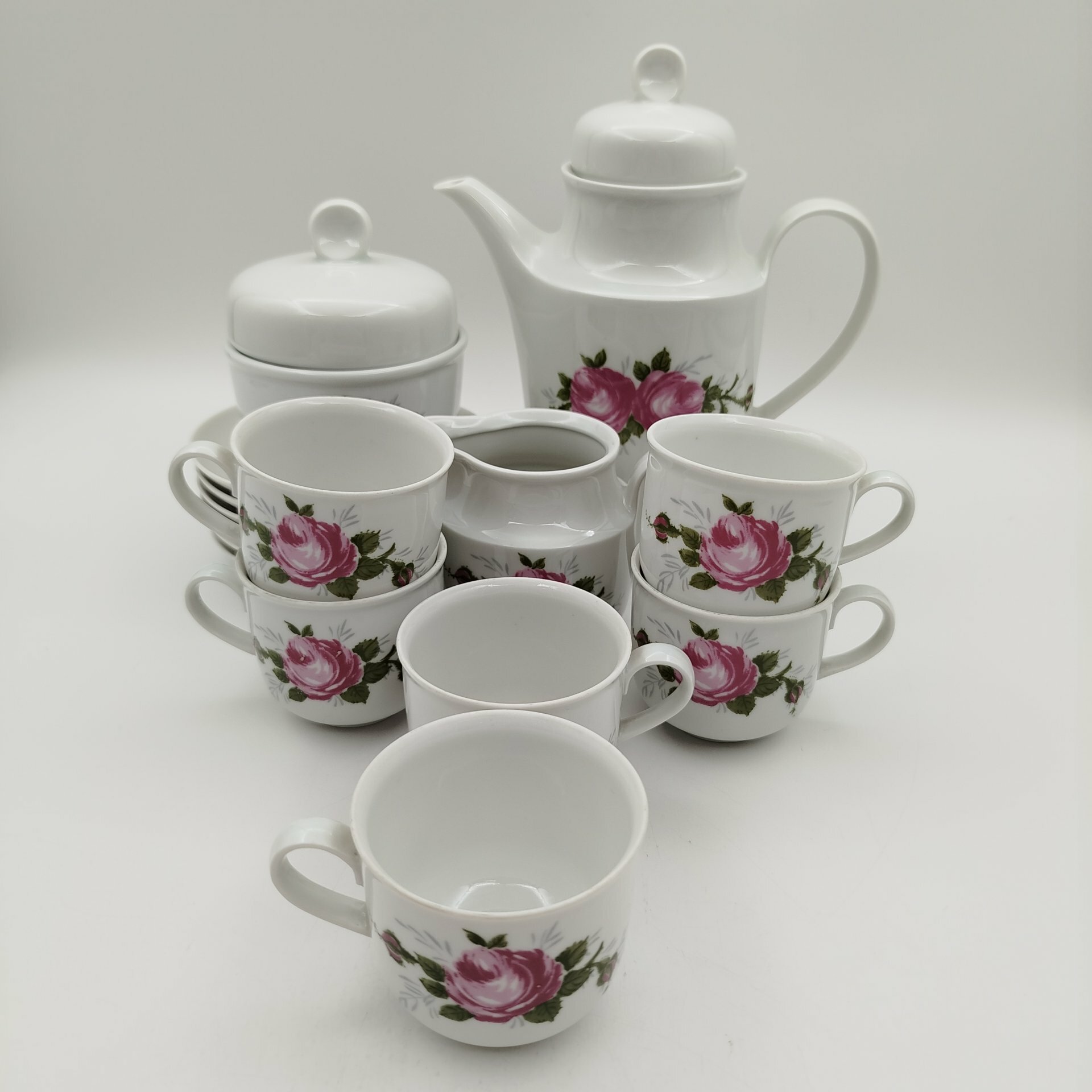 Кофейный сервиз с цветочным рельефным декором на 6 персон (15 предметов), фарфор