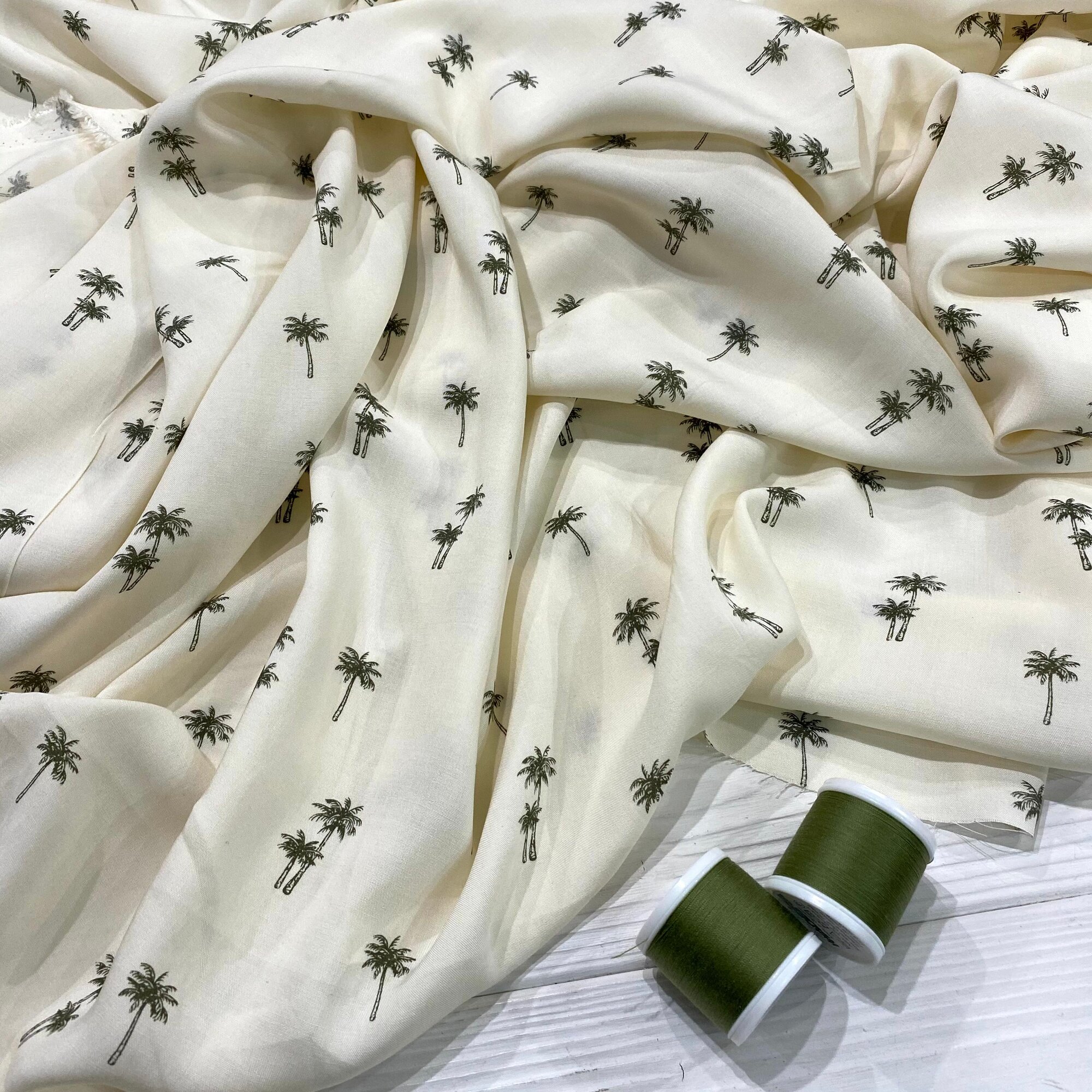 Ткань штапель ,100% вискоза, ширина 140 см. Отрез 0.8 метра