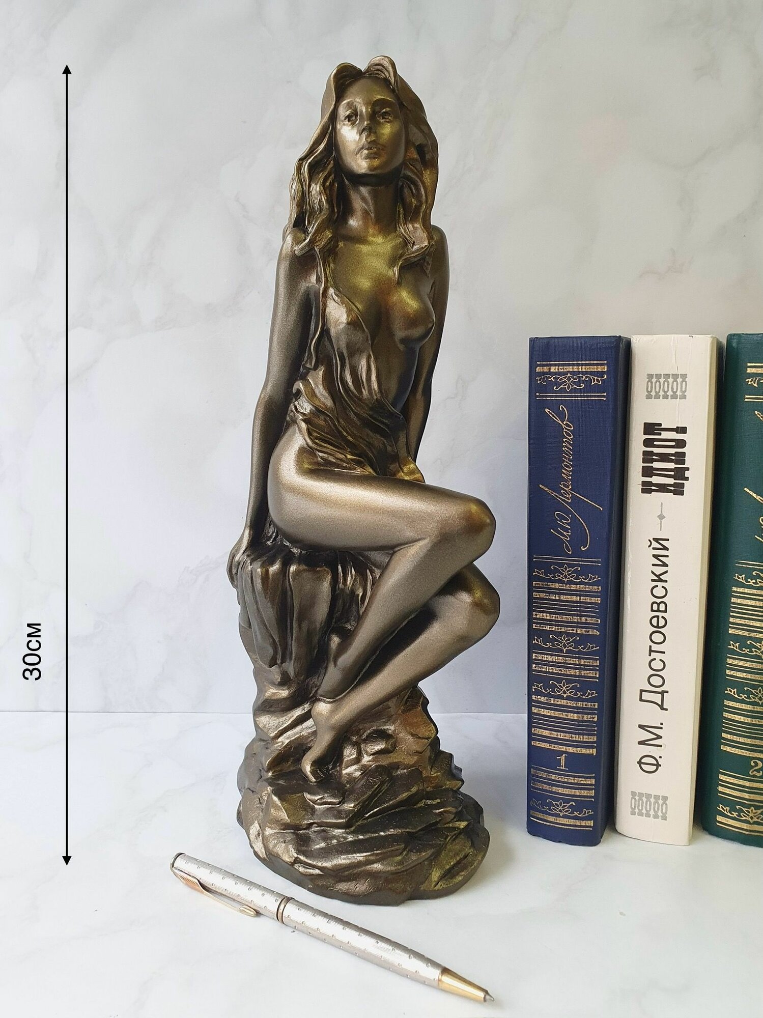 Статуэтка Девушка на скале 30см. Бронза, Гипс.
